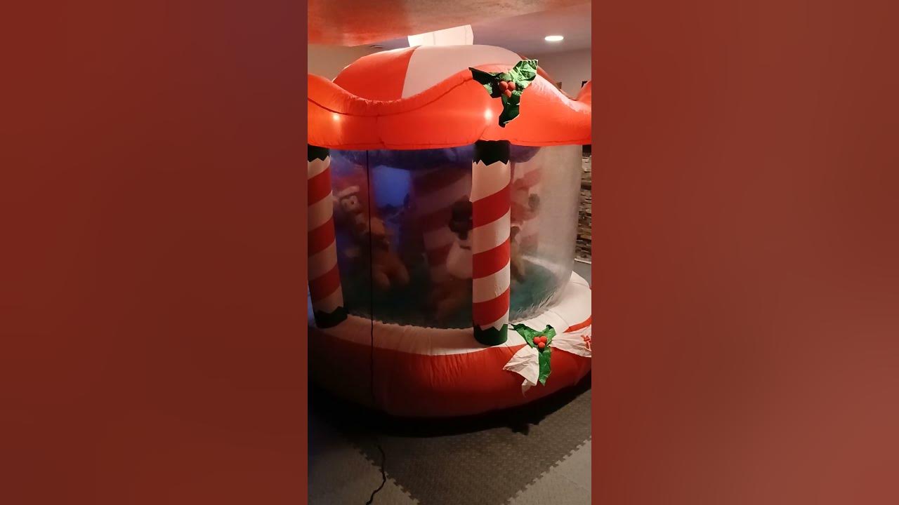 Gemmy 2005 Christmas Airblown Inflatable Animated 8 ft Carousel - YouTube