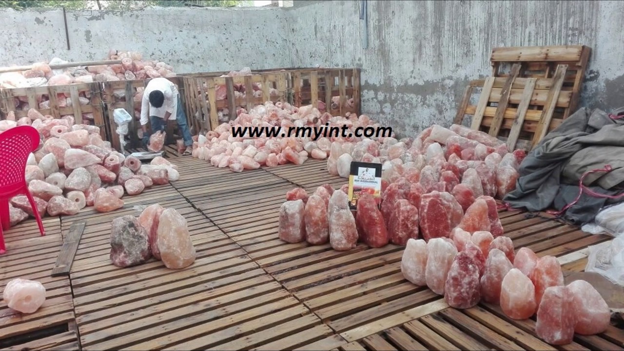 RMY Himalayan salt lamps production packing - YouTube