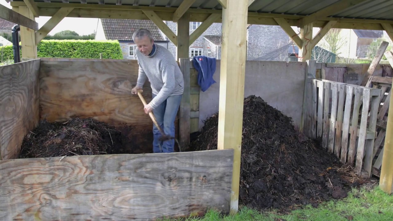 Charles turns a tonne of compost. Four minute time lapse of an hour's ...