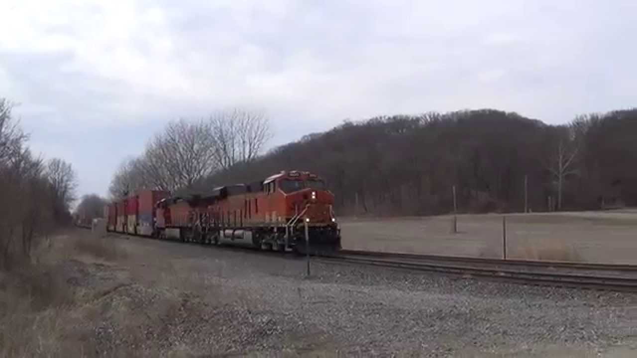 BNSF 8022 East Chillicothe, IL 3/24/15 - YouTube