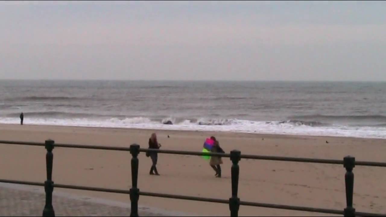 The beach of Scheveningen in the winter - YouTube