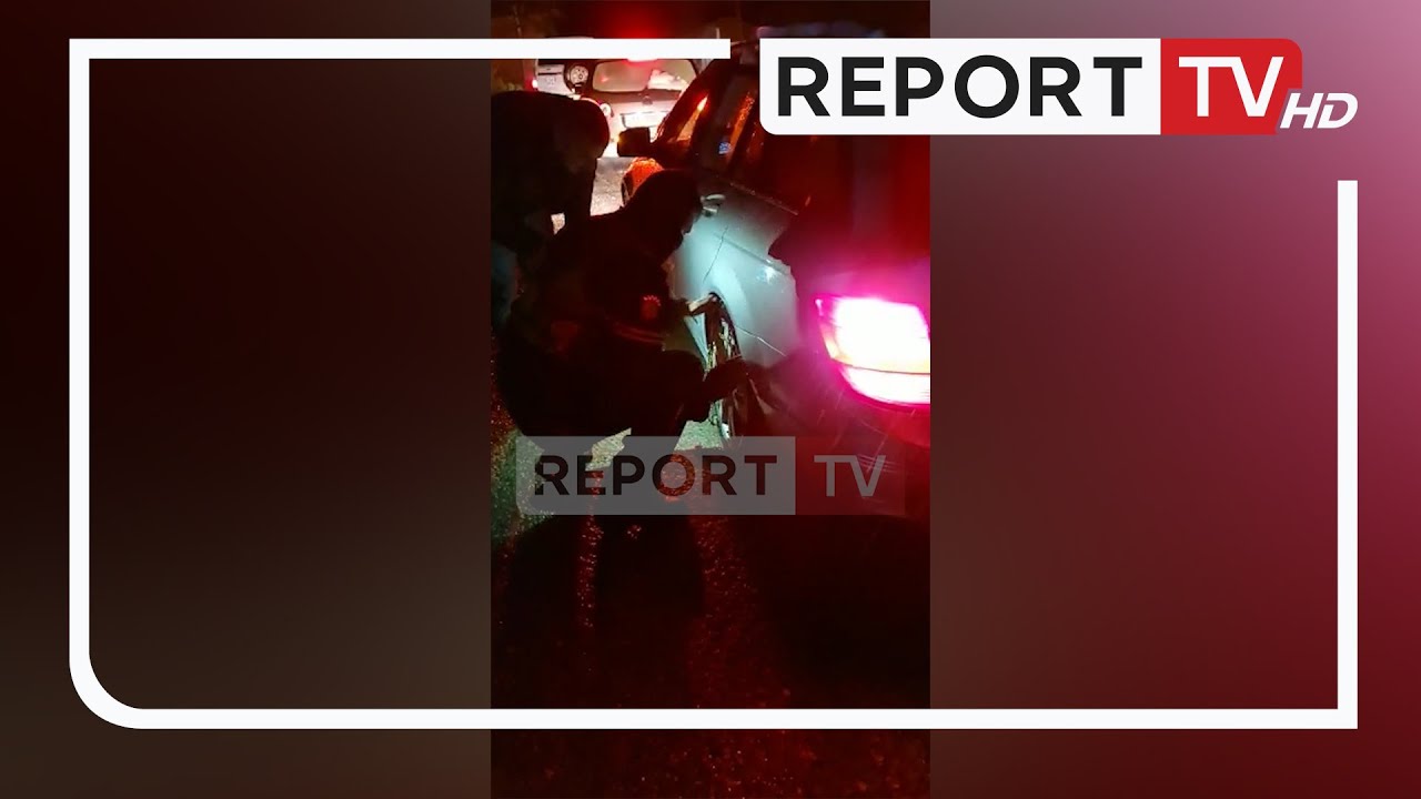 Moti i keq në Elbasan, policia iu vjen në ndihmë makinave të bllokuara ...