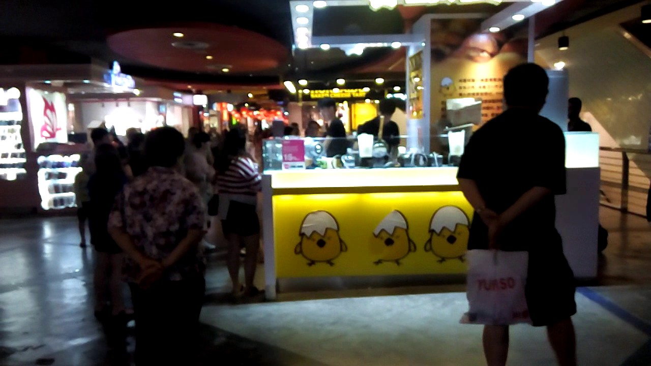 Sunway Pyramid Eggette Lab (Hong Kong Snacks) - YouTube