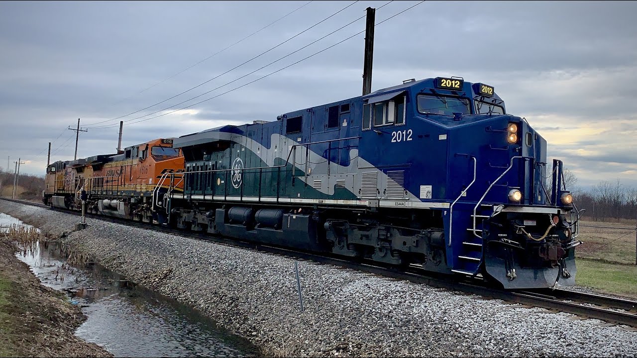 GECX ES44AC #2012 Leads the Test Train! - YouTube
