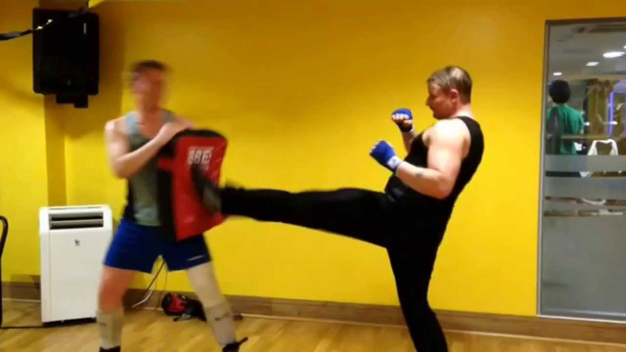 Savate tutorial. Chassé Frontal, Basic. - YouTube