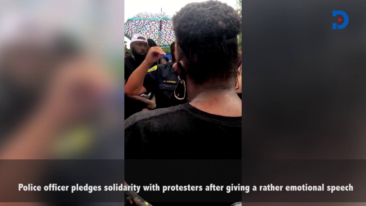 Police officer pledges solidarity with protesters after giving ...