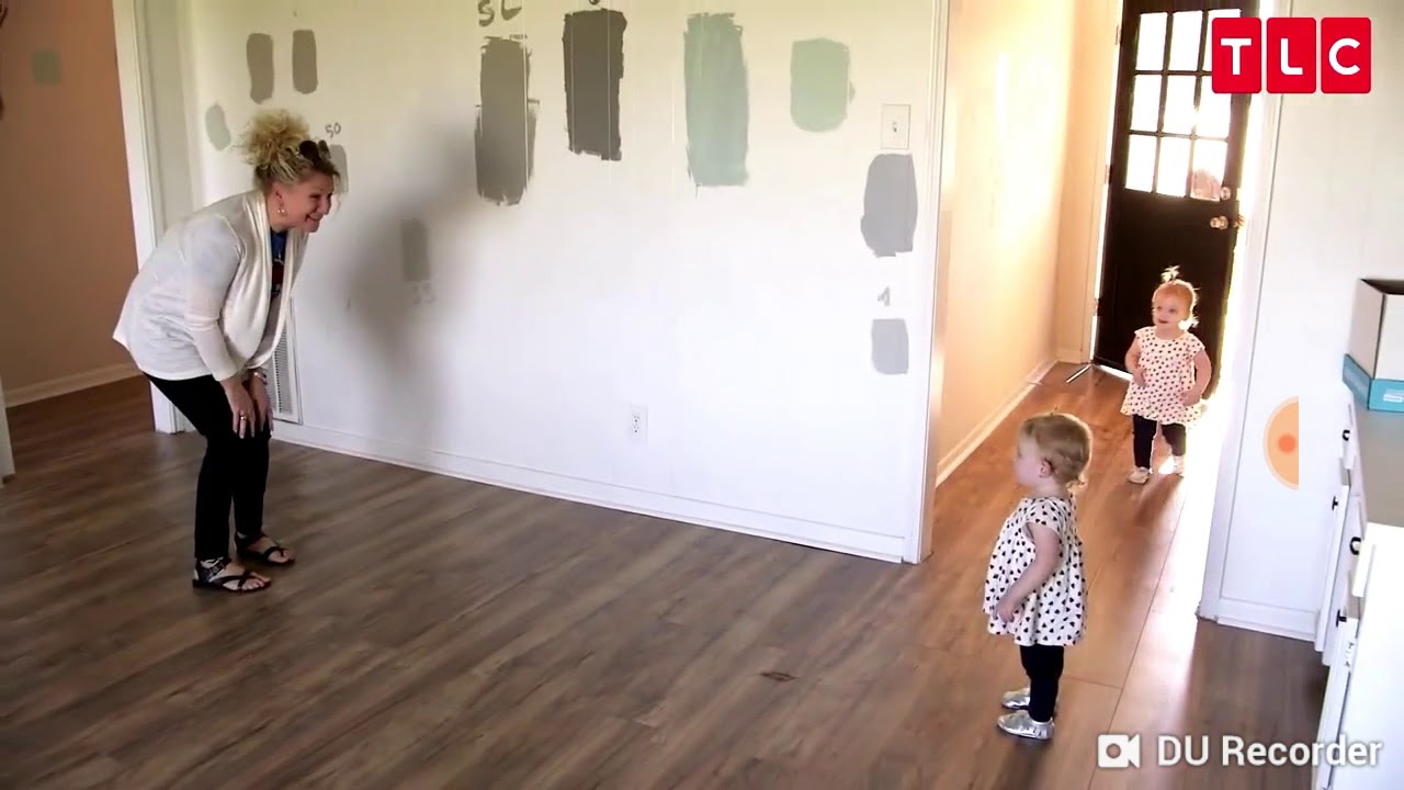 (The Busby's) the girls run loose it Mimi's new house - YouTube