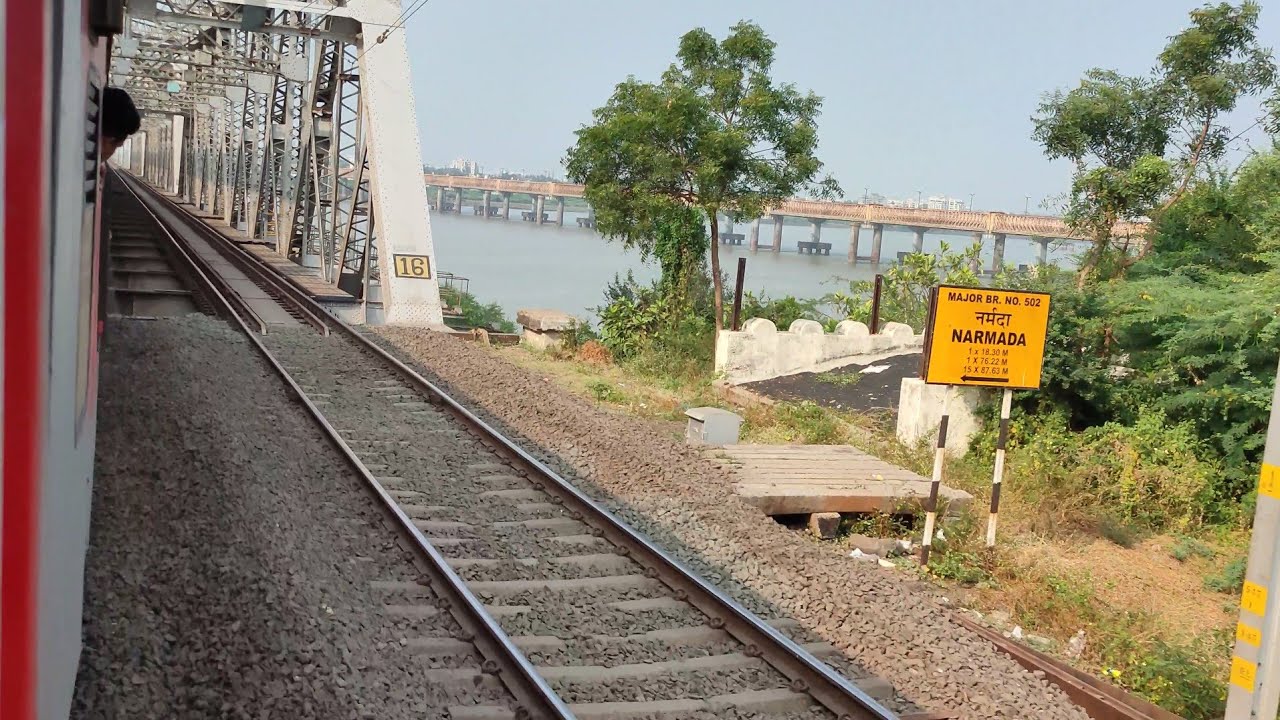 TRAIN LEAVING and PASSING NARMADA RIVER BRIDGE & 150 years old ...
