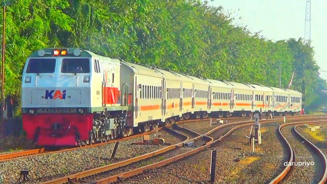 Perlintasan Kereta Api JPL 213 Tegal - YouTube
