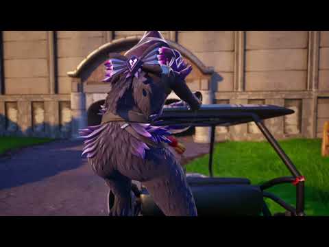 Raven Team Leader shaking her butt - YouTube