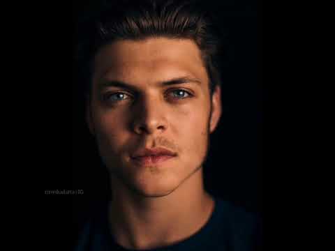 Alex Høgh Andersen from History Channel Vikings ft Marco Ilsø and Jordan Patrick Smith