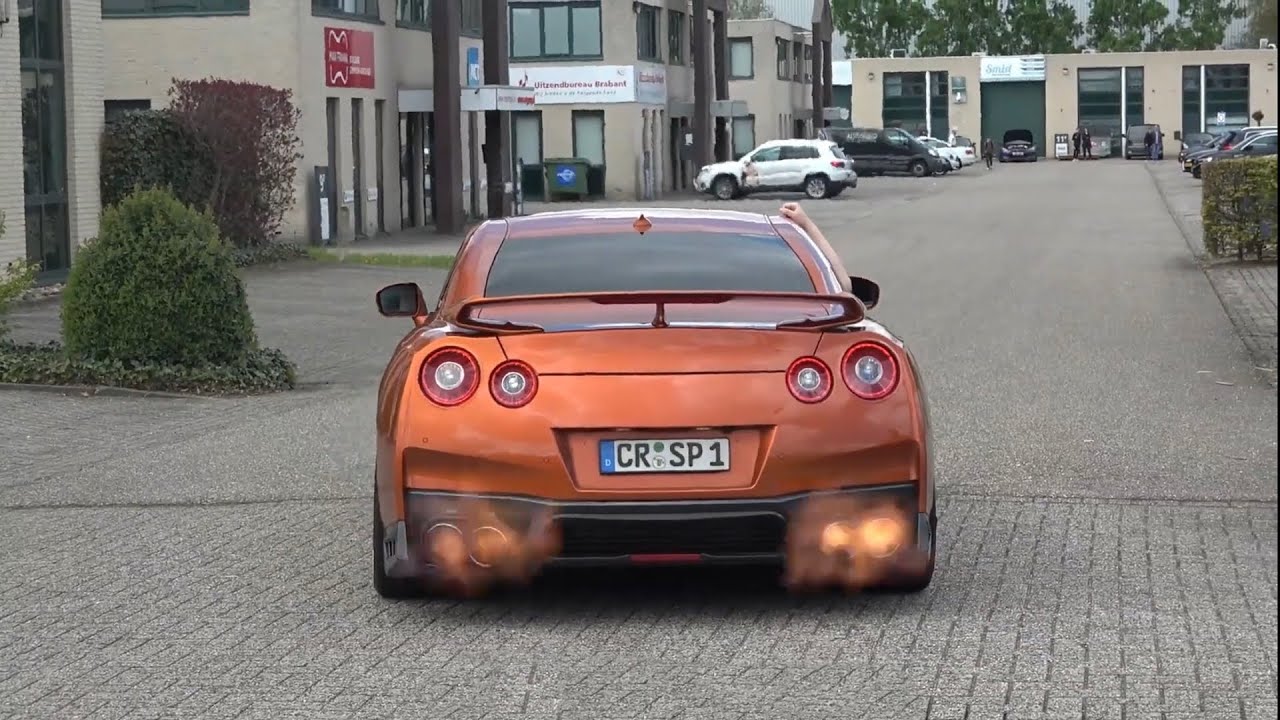 LOUD GT-R R35s Accelerating and Revs! - YouTube