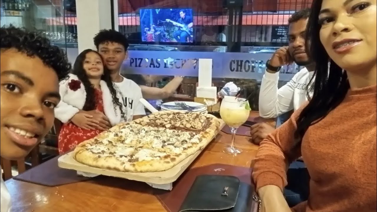 fomos comer a maior pizza 🍕 de Araxá Mg, pizza gigante 😱😱. - YouTube