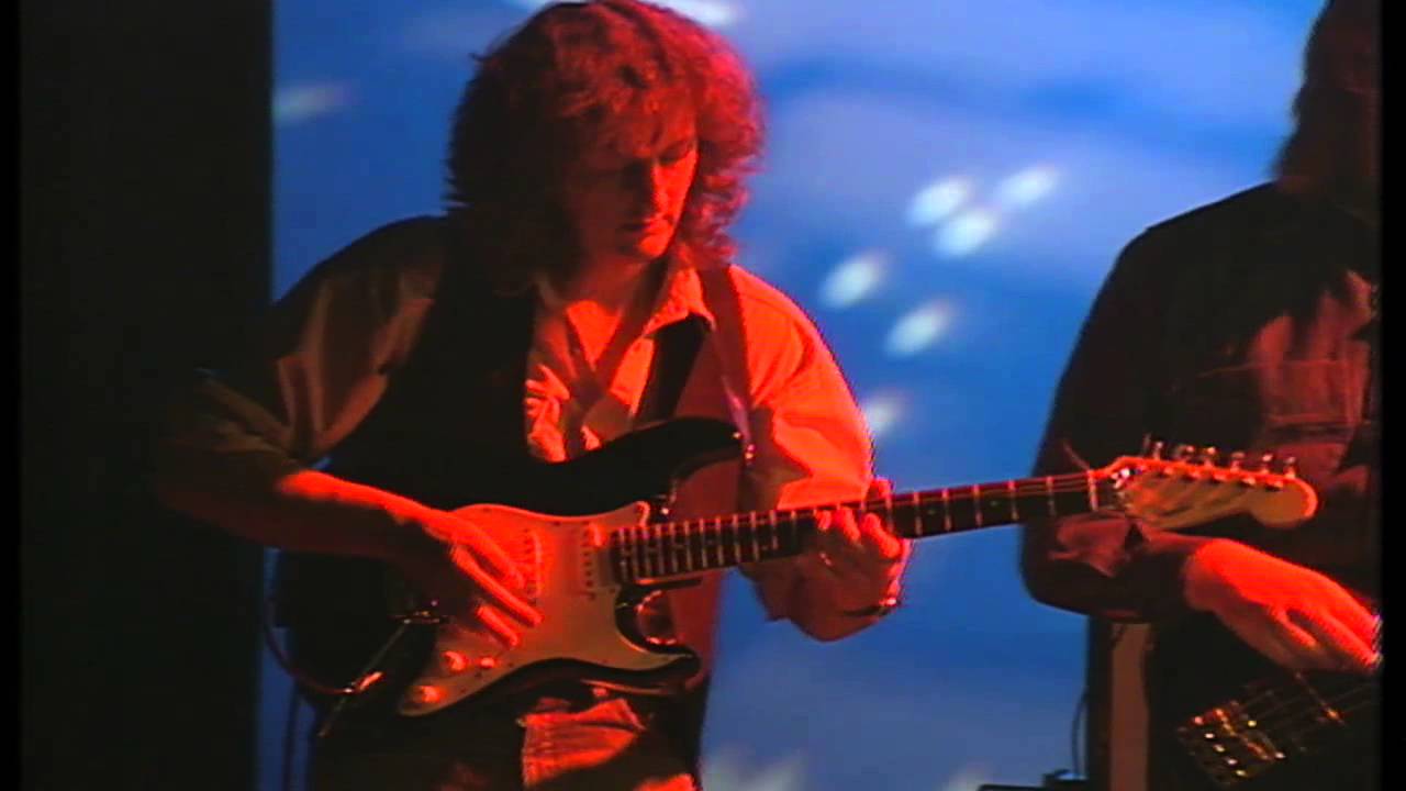 Sandy Kelly - Reasons (Live) - YouTube