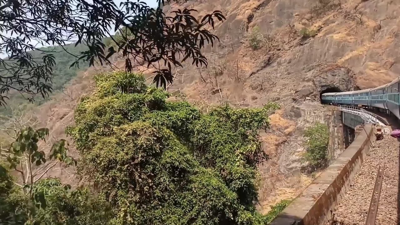 Poorna Express via Dudhsagar falls, Castlerock to kulem, spectacular ...