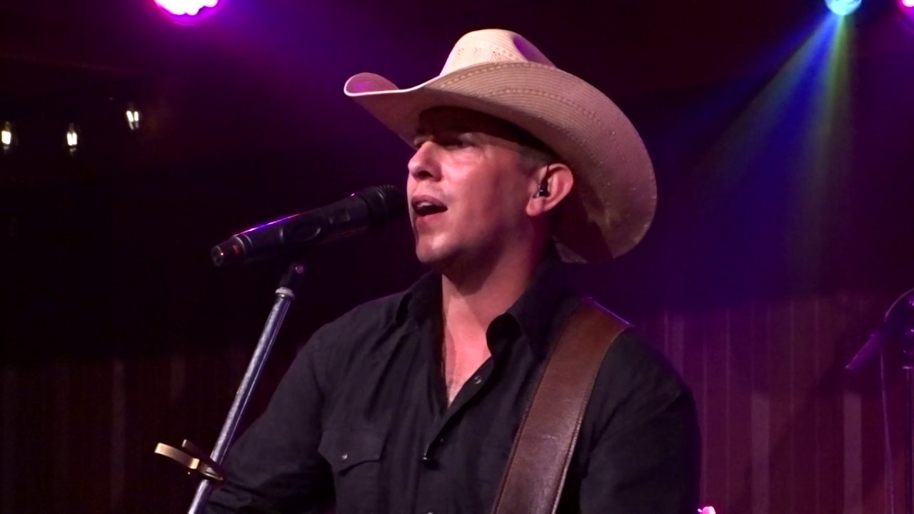 Jason Wicks Band singing "Getting You Home", July 14, 2017 at Tin ...