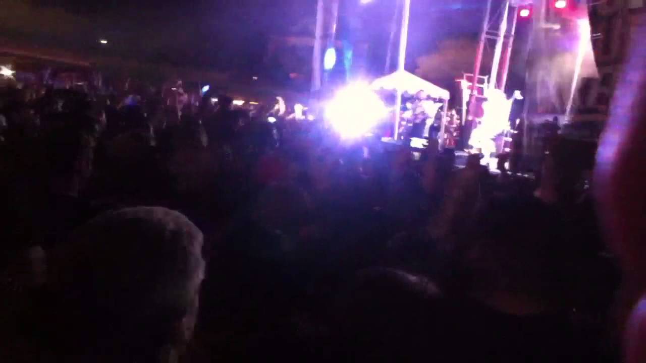 Five finger death punch Kfma day 2015 - YouTube