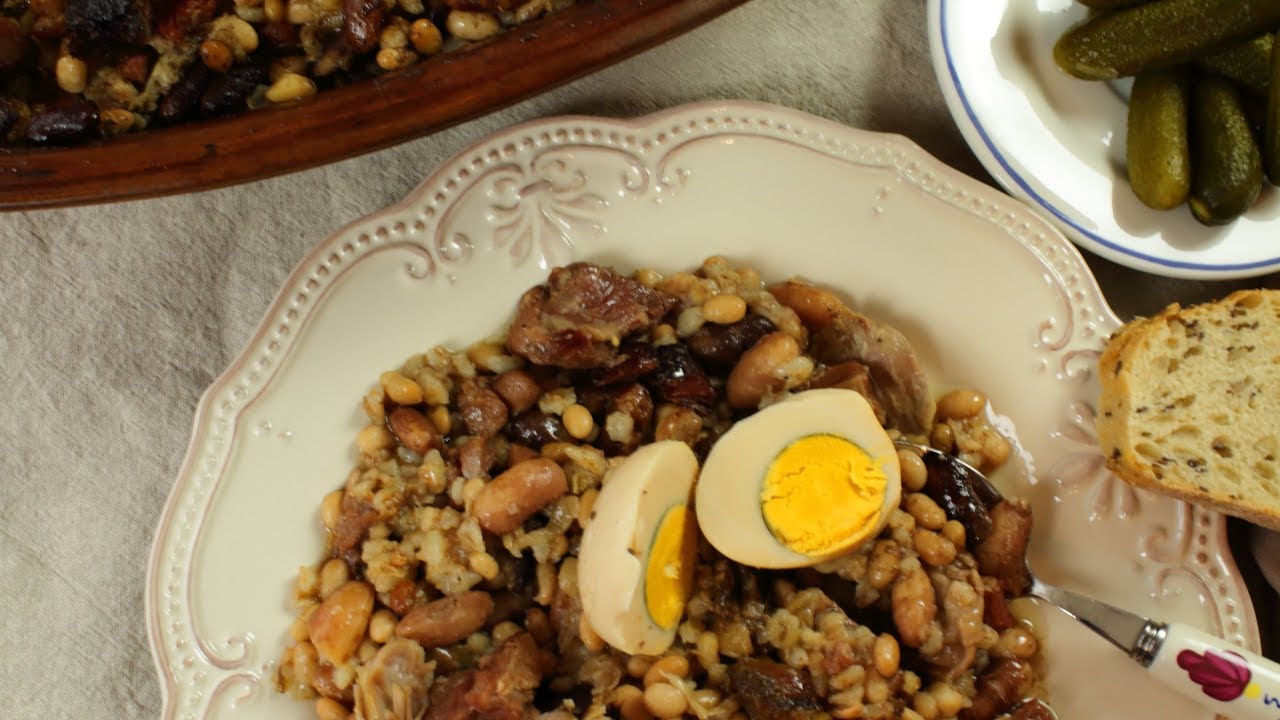 Hungarian Sólet (Cholent) with Goose and Beef - YouTube