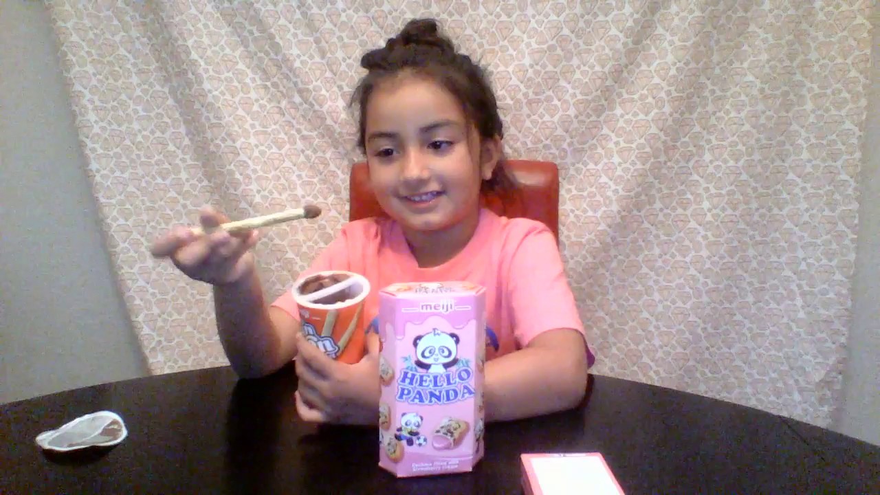 Aaliyah’s first cookie review - YouTube