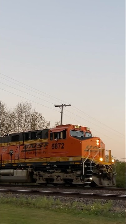 BNSF 5872 25th anniversary unit leads ballast loads through Carlton at dusk! - YouTube