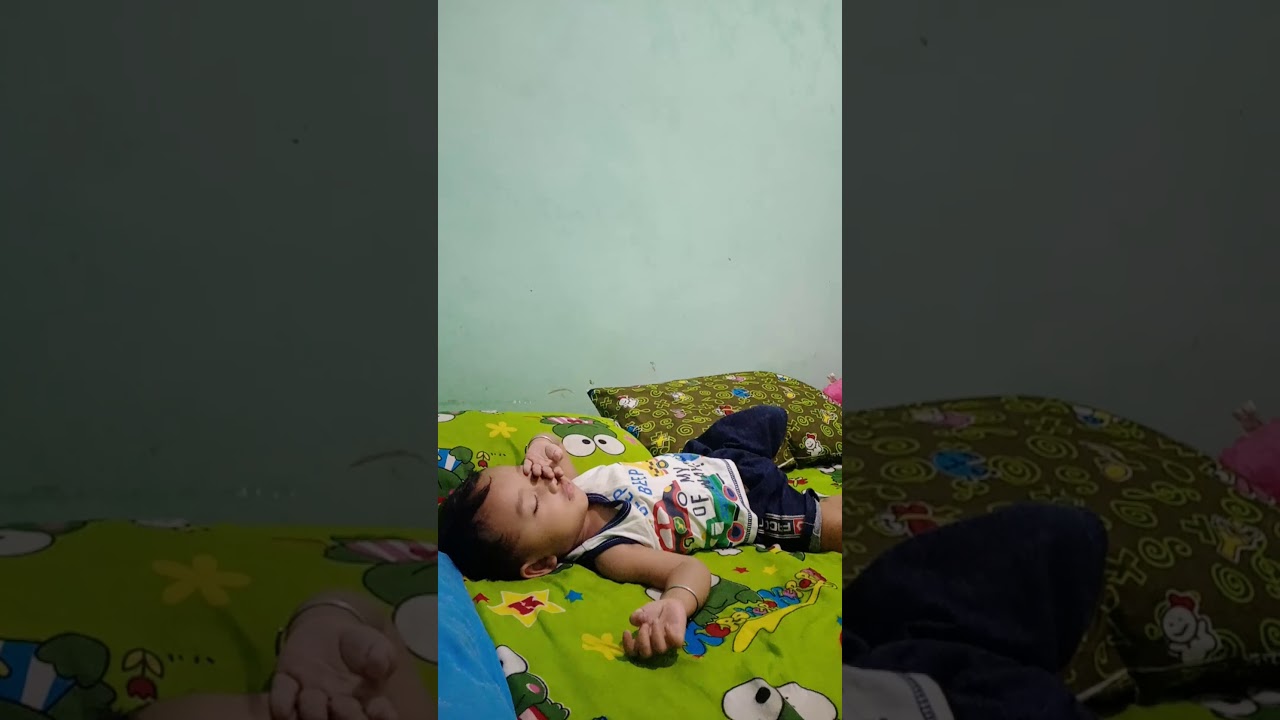 Lagi tidur gais si adek - YouTube