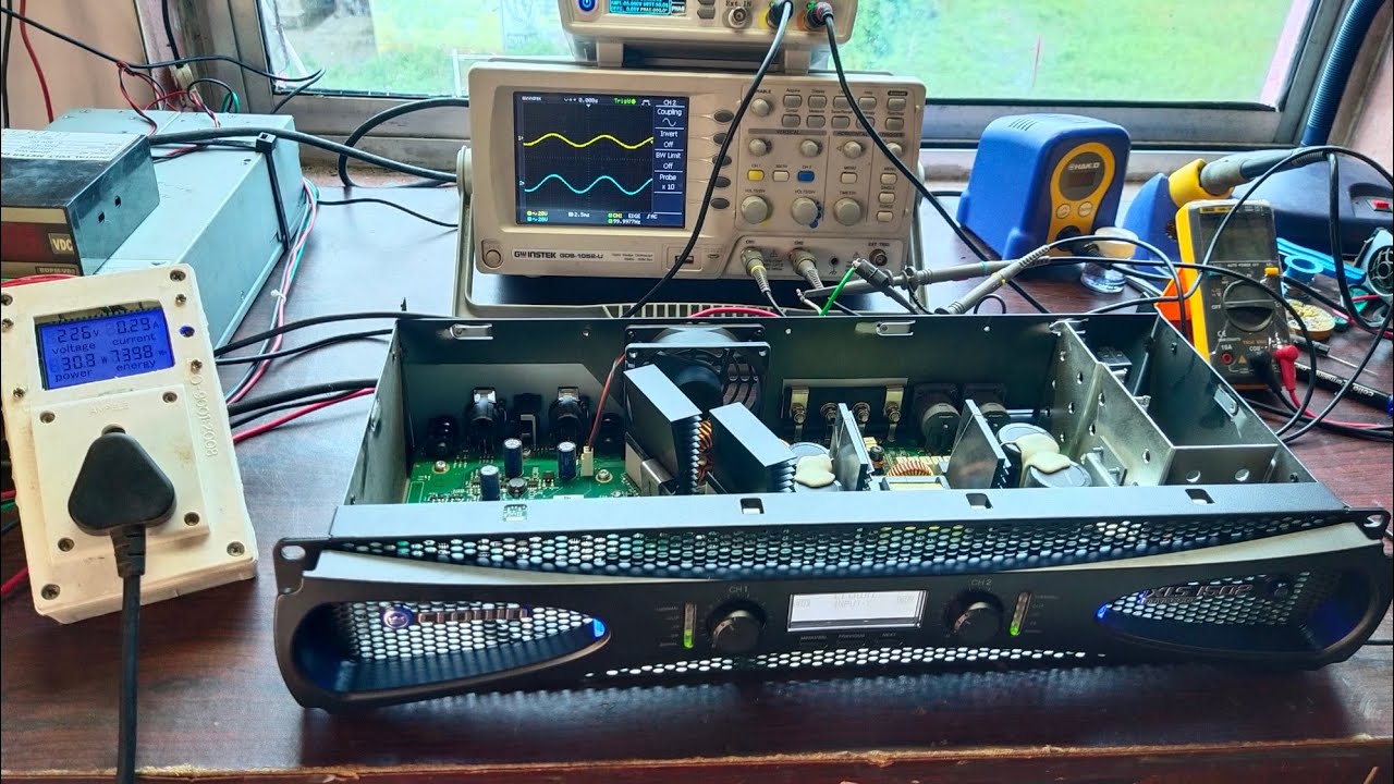 Crown 👑 class D Amplifier RMS testing with oscilloscope - YouTube