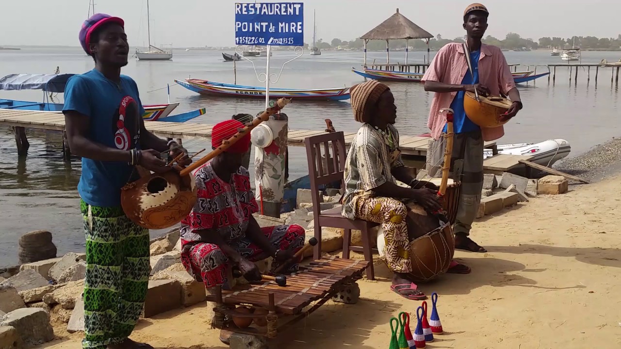 Afrikanische Rhythmen auf traditionellen Instrumenten - YouTube