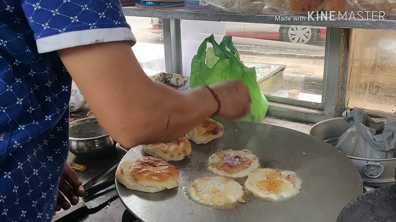 Kalaadi kulcha |Jammu street food| best in it's class|Desi cheese ...