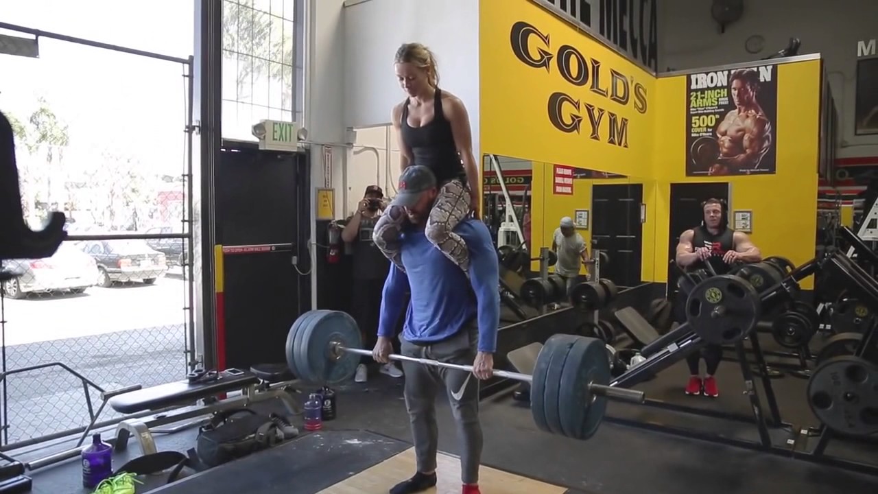 Just Lifting at the Mecca _ Golds Gym Venice - YouTube