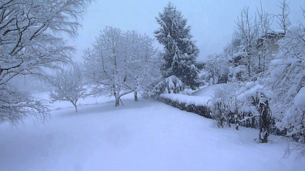 Il neige a sevrier - YouTube