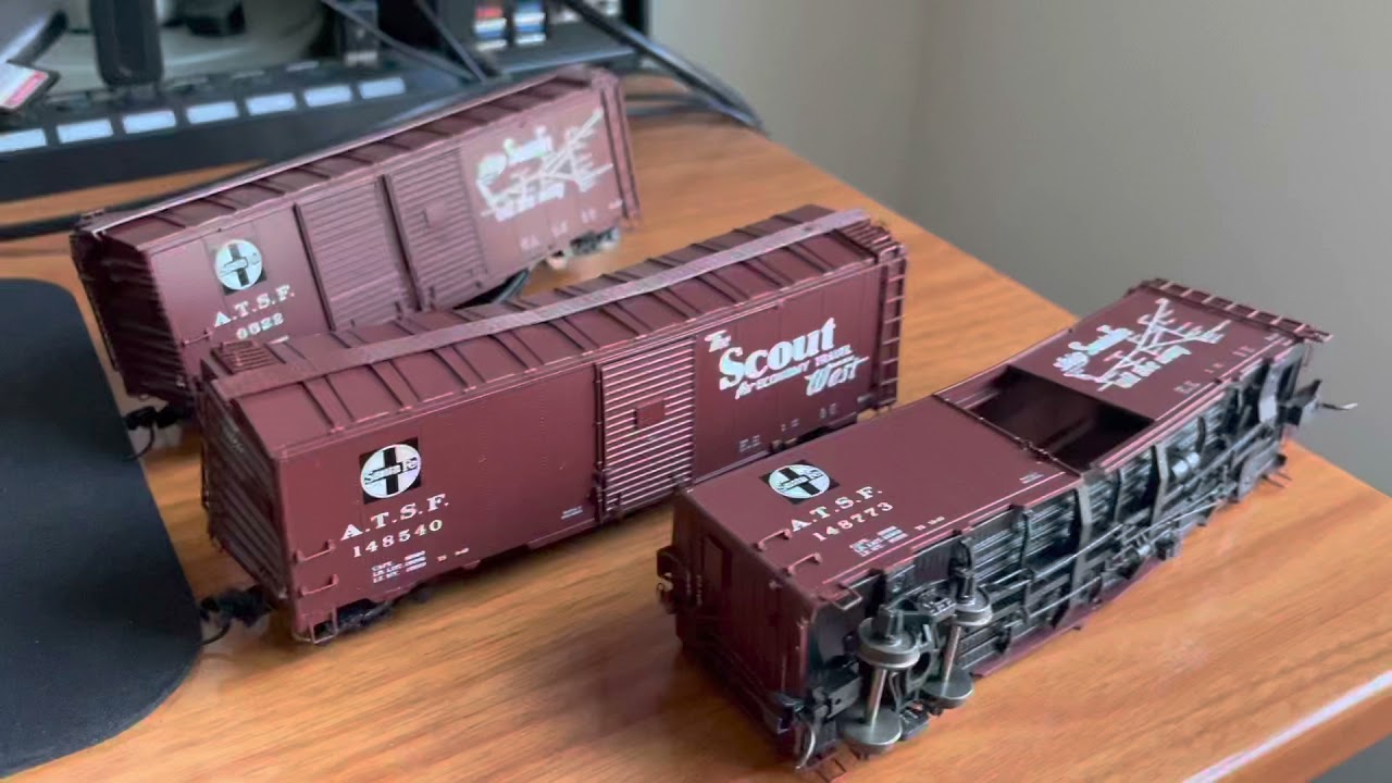 Example of Zinc Rot / Zinc Pest (Trix HO Boxcars) - YouTube
