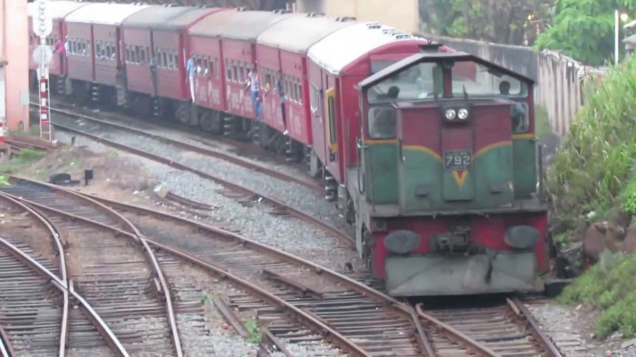 SLR's Class M6 792 with Train #51 at Mt.Lavinia - YouTube