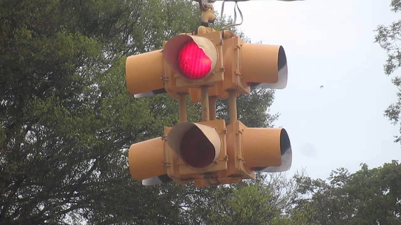 LFE Automatic-signal Bouncing Ball 4-way Beacon Cluster - YouTube