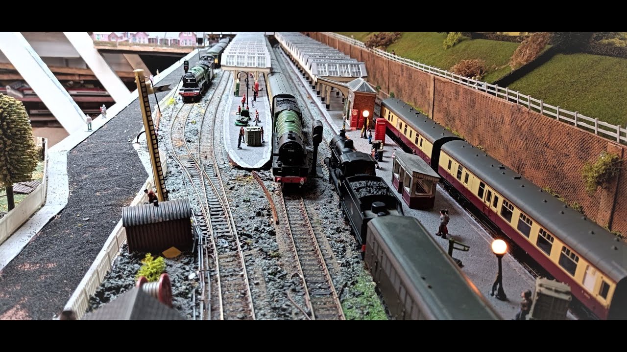 Model train railway set. Automatically controlled; an explanation ...