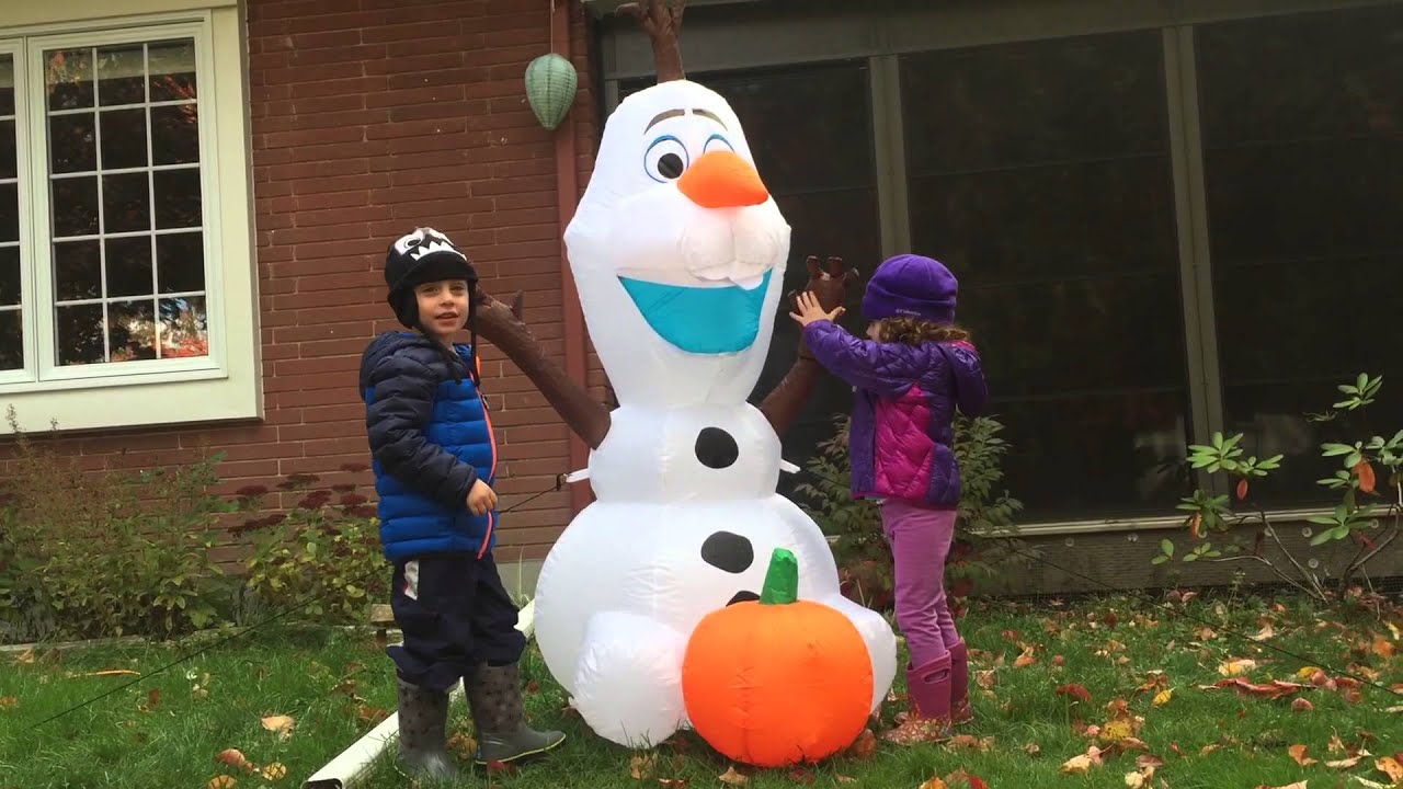 Hallowe'en Olaf Inflatable - YouTube