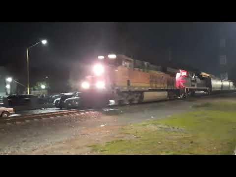 Tren BNSF 6021, Ferromex 4003 & BNSF 8129 Rumbo al Sur - YouTube