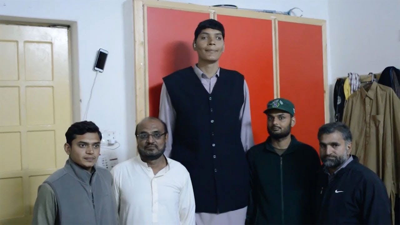 Pakistan's Tallest Man Struggles To Find Love - YouTube
