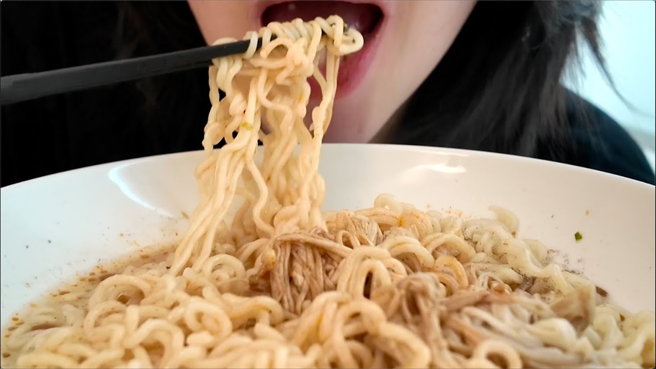 ASMR Noodle Soup ft enoki mushrooms & shrimp crackers | Cooking and ...