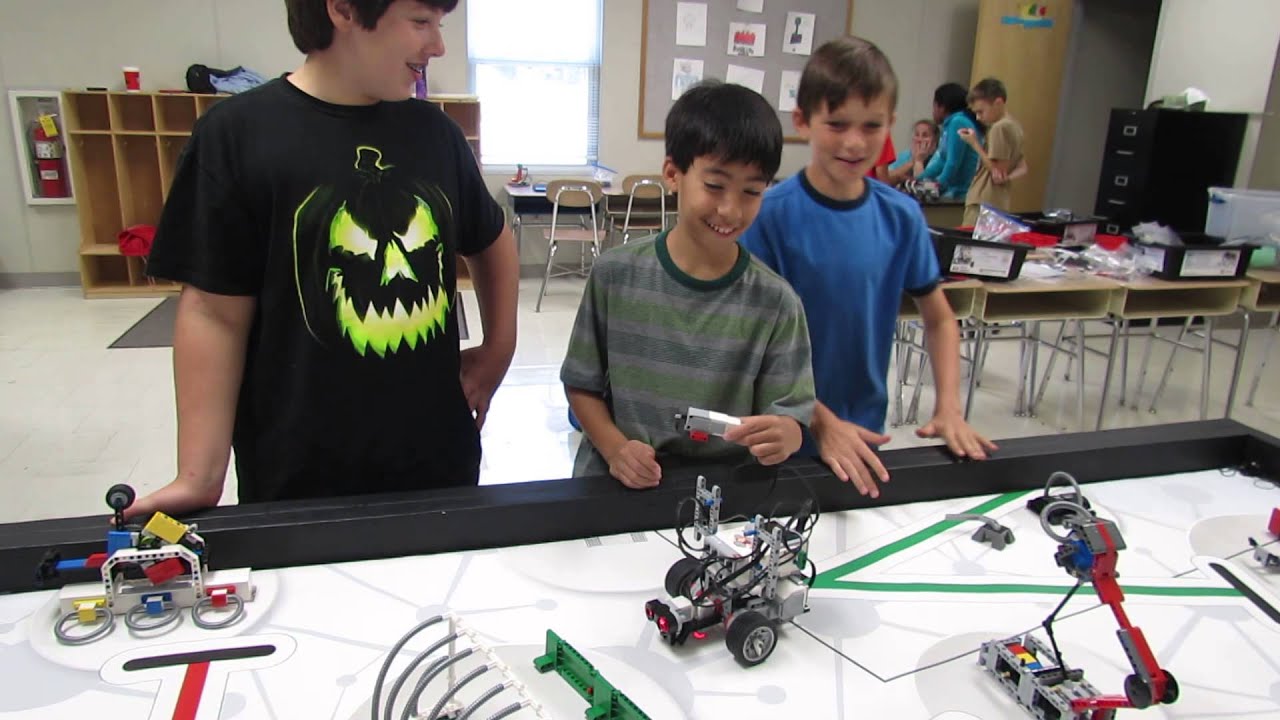 Lego Mindstorms EV3 Ball Launcher Soccer Goal Attempt #4 - YouTube