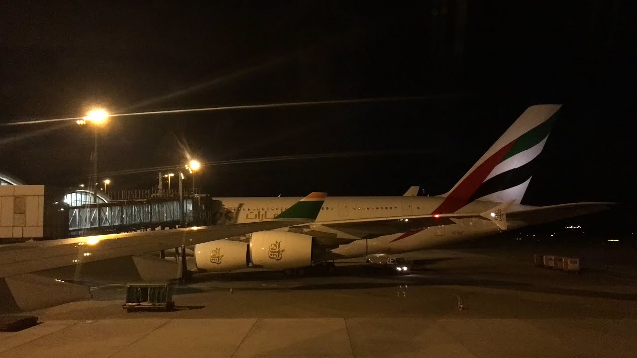 [4K] EVA Air BR857 (A333) TPE-HKG landing and taxiing at Hong Kong ...