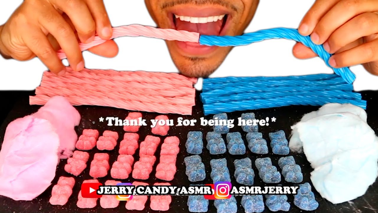 EATING PINK VS BLUE CANDY MUKBANG 핑크색 음식 푸른 음식 챌린지 음식 챌린지 - YouTube