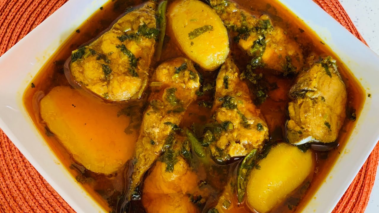 Alu Diye Boal Macher Jhool | Boal Fish Curry | Boal Fish With Potato ...