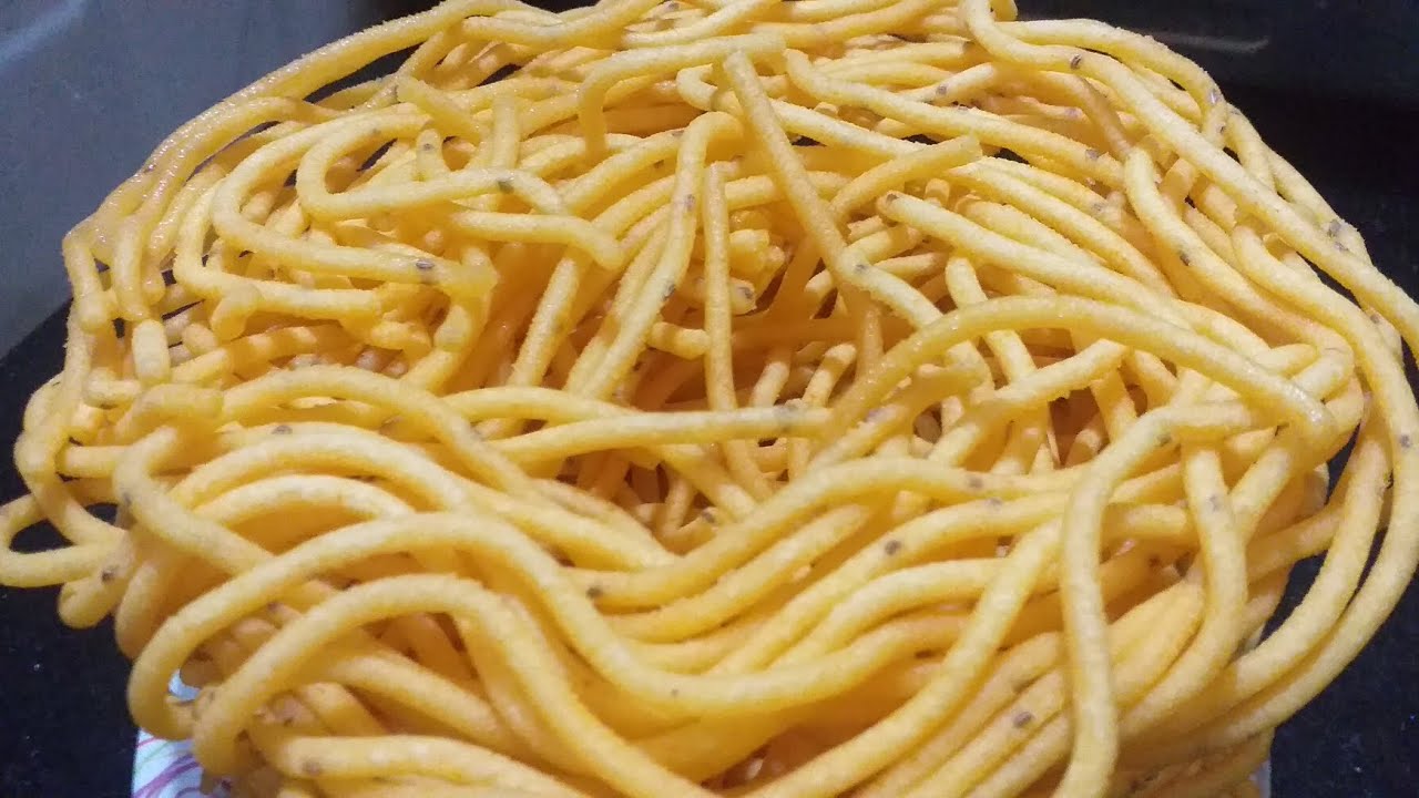 అప్పటికప్పుడు పిండి కలిపి చేసుకునేమజ్జిగ చక్కరాలు ఇలా చేసి పెట్టండి 👌😋 ...