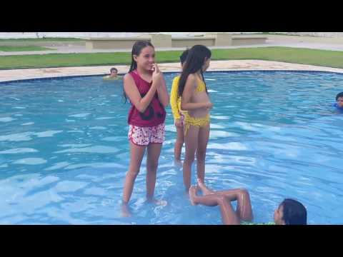 Desafio da piscina com com minha amiga bia e sofia