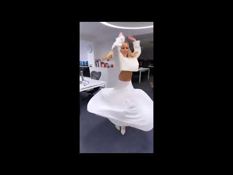 Amanda Holden twirl on loop for one minute