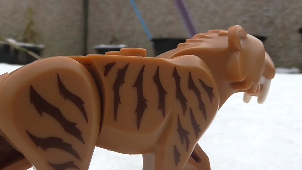 lego Animals: a Sabertooth Tiger in the Snow (1) - YouTube