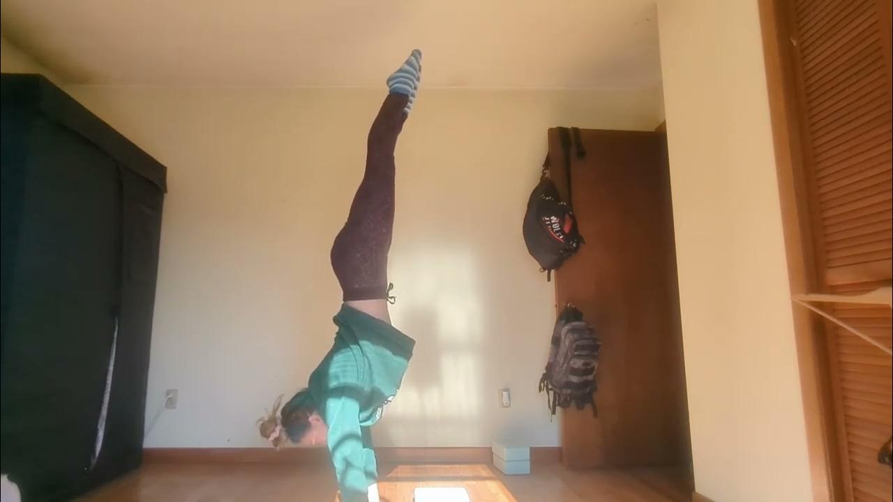 Handstand Practice Day 28/365 Round 5 - YouTube