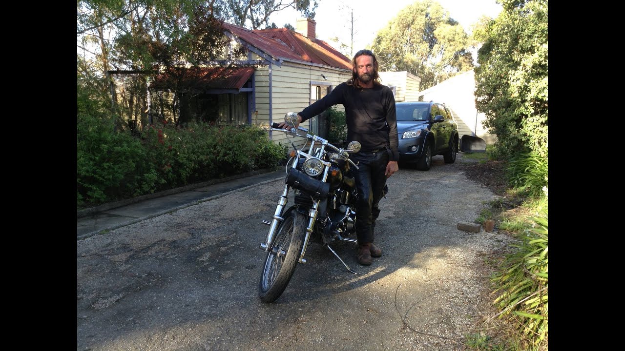 Knees in Da Breeeezzzzeeee Version 2 ..(Music Video)..... Hippy Trev ...