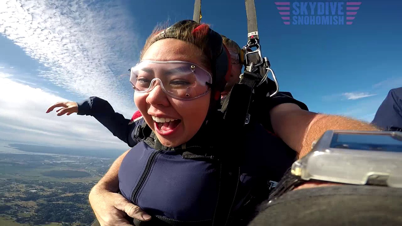 Sommer Weeks's Tandem skydive! - YouTube