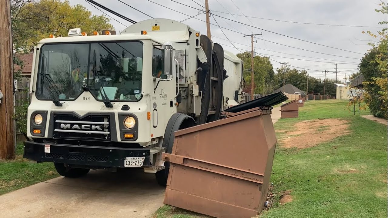 Mack MRU KANN Garbage Truck Packing At Apartments - YouTube
